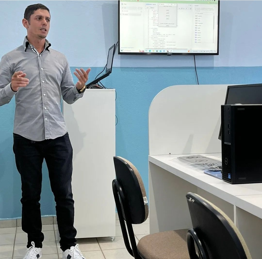Alex Freitas | Professor de Programação e Desenvolvimento Web em João ...